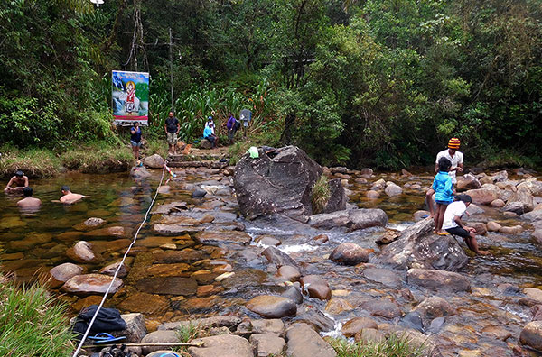 February 9, 2022 |ශ්‍රි පාදය වන්දනා කිරිමට පැමිණෙන වන්දනාකරුවන් ජලාශවල ...